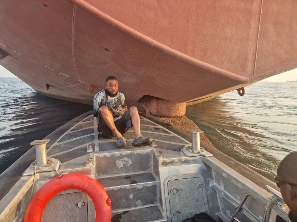 Nigerian Navy Ship Beecroft intercepts 19 suspected stowaways onboard ...